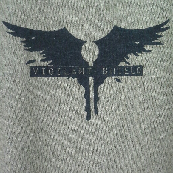 Gildan | Shirts | Gildan Adult Graphic T Shirt Vigilant Shield Sz L ...